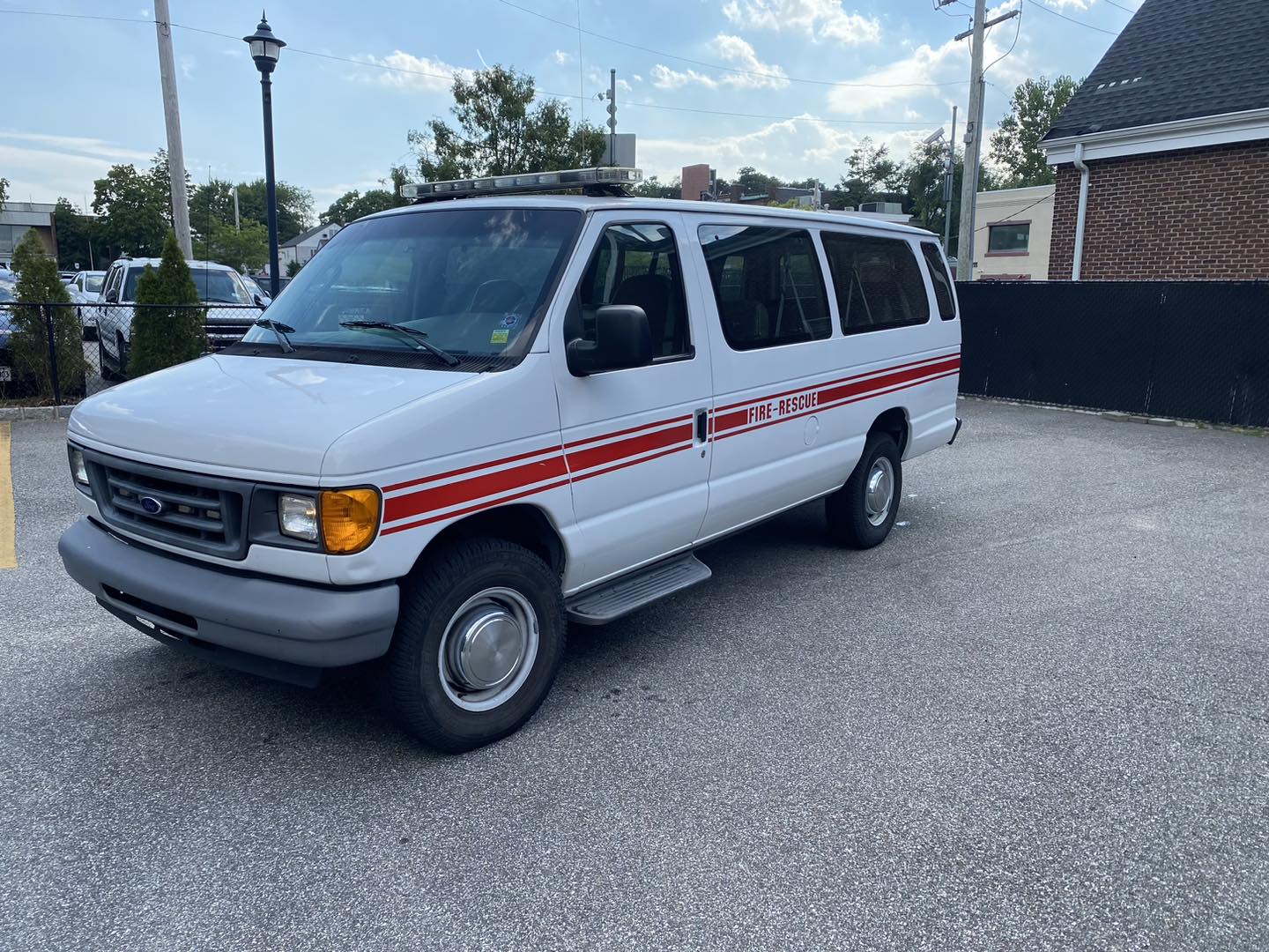 2006 Ford E350 XL Super Duty 12 Passenger Van | Used Truck Details